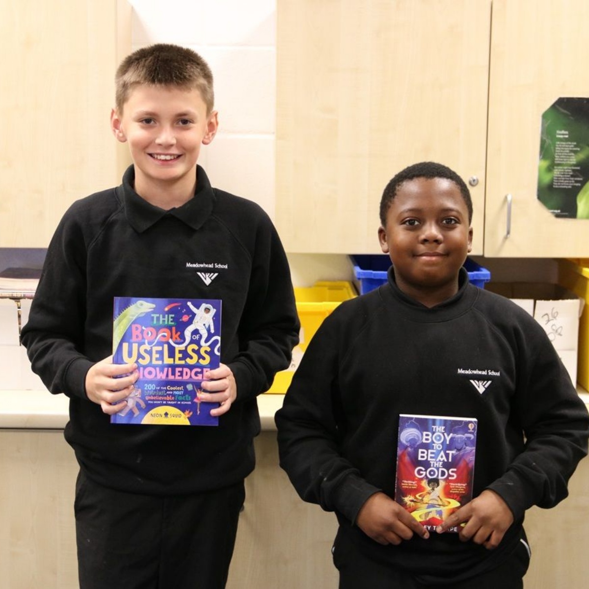Year 7s have the book buzz! - Meadowhead School